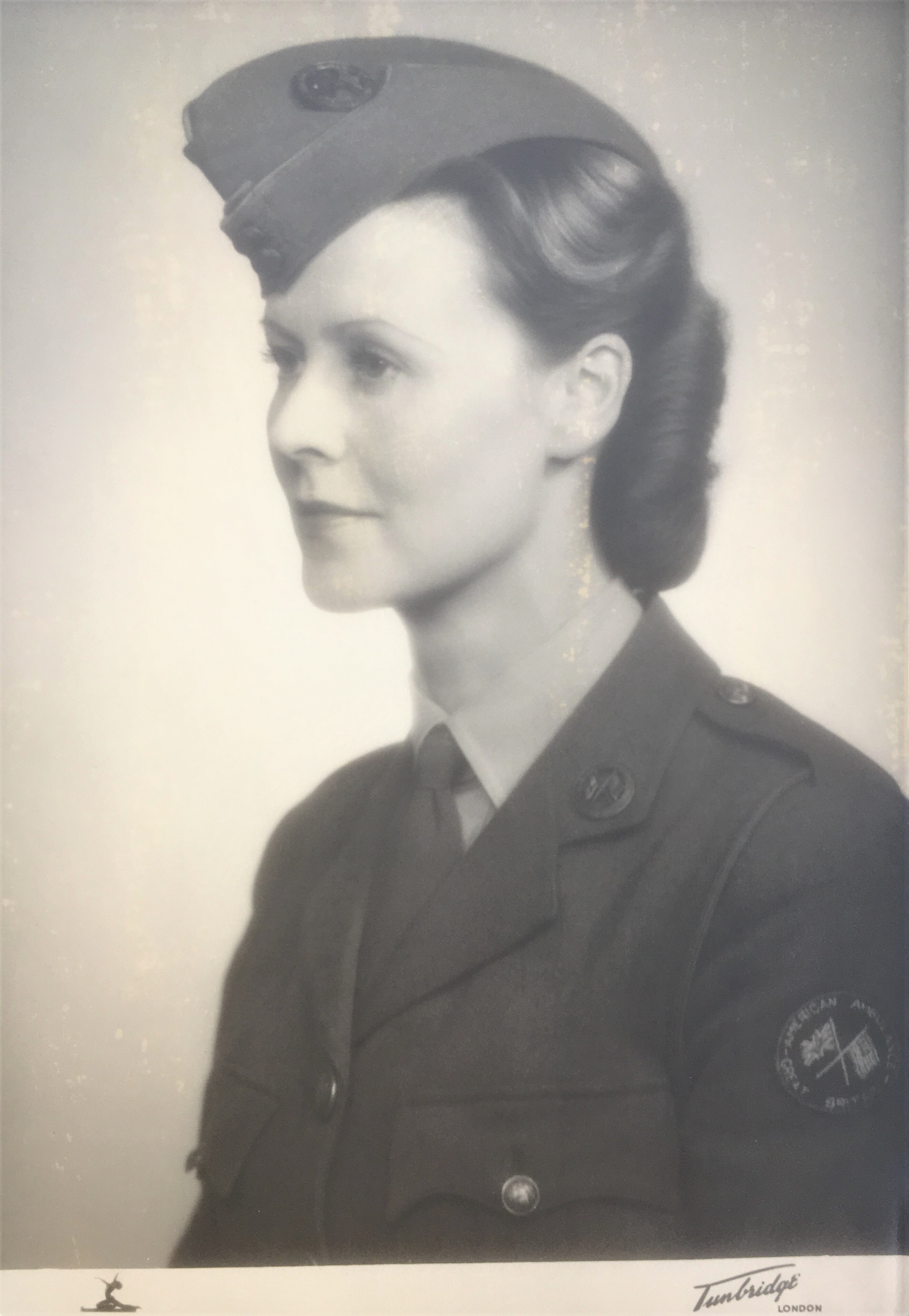 Mrs Elise Russell-Fergusson – The American Ambulance Great Britain Project
